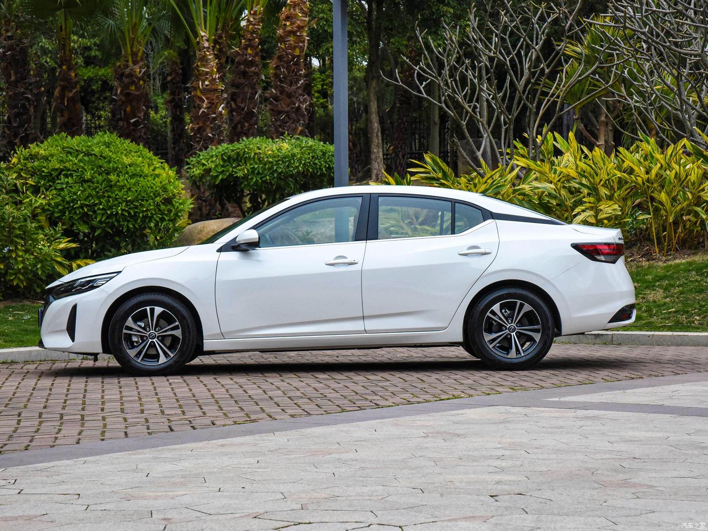 Nissan Sylfy 2023 Super hybrid drive Super Deluxe Ultra – JD Auto